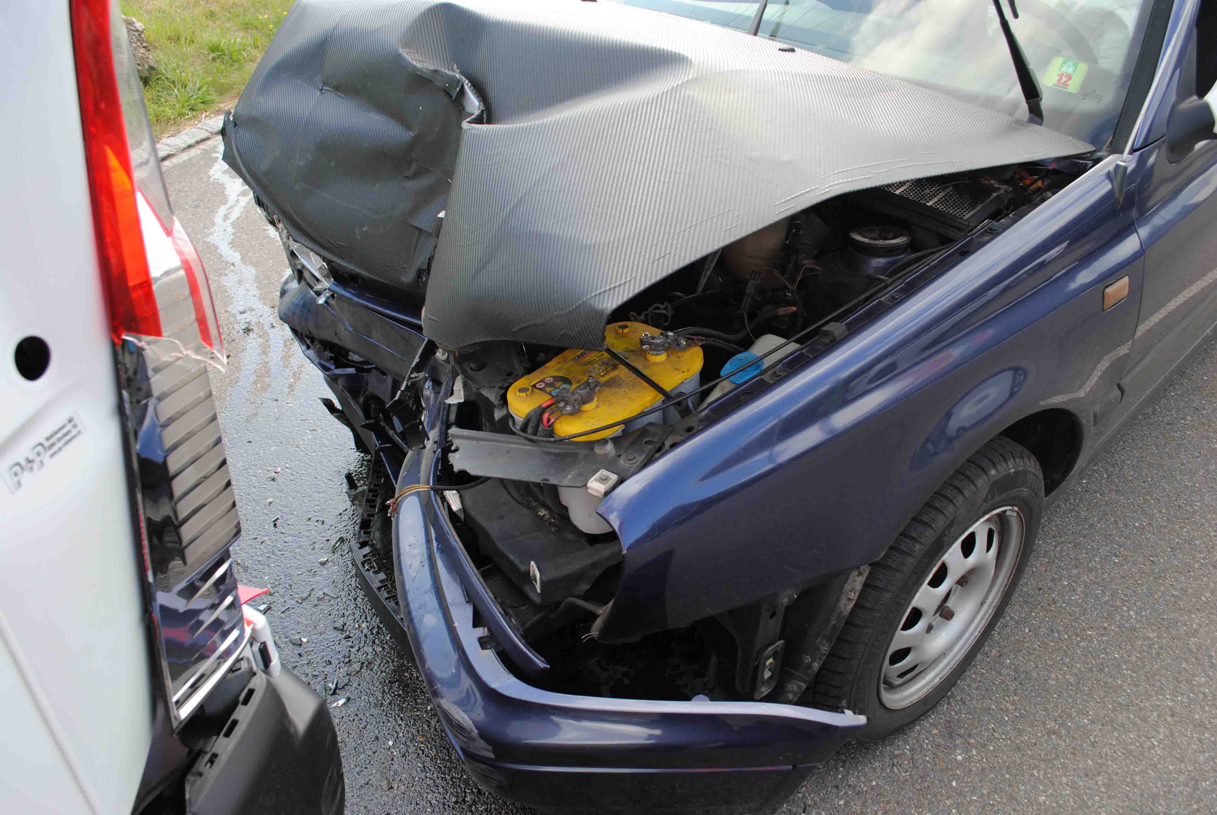Beringen SH: Unfall auf der Schaffhauser Straße +++ Massive ...
