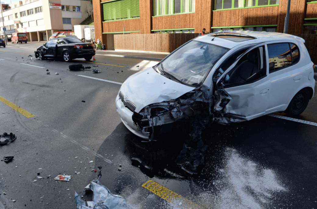 Ebikon LU - Drei Personen bei Crash verletzt