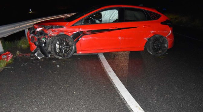 Urnäsch AR: Auto kollidiert bei Unfall heftig mit Leitplanke
