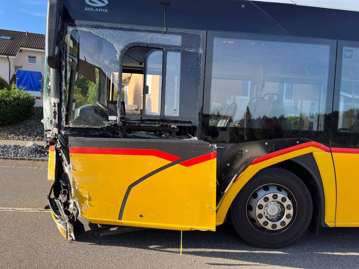 Schöftland AG: Buschauffeur eingeschlafen und bei Unfall heftig in PW ...