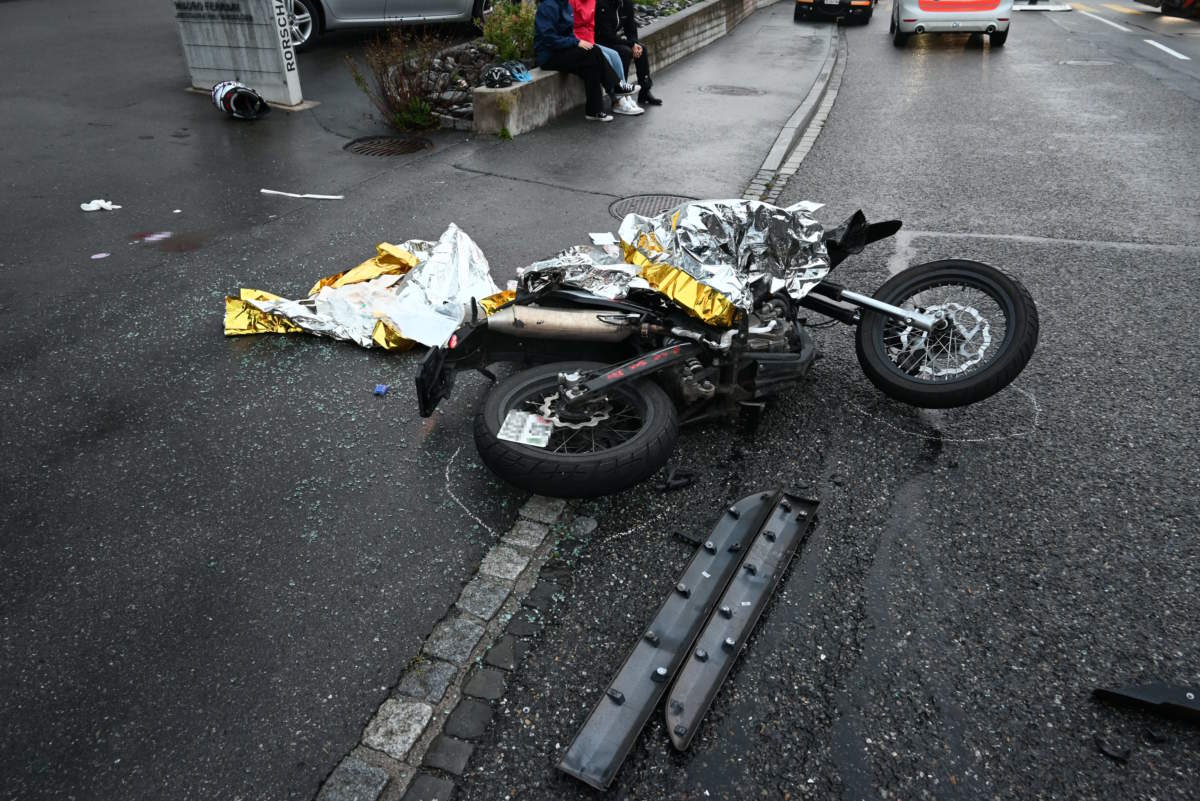 Lüchingen SG: 17-jähriger Motorradfahrer bei Unfall verletzt