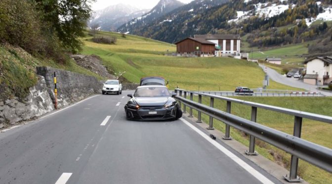 Unfall in San Carlo GR: Heftig mit Stützmauer kollidiert
