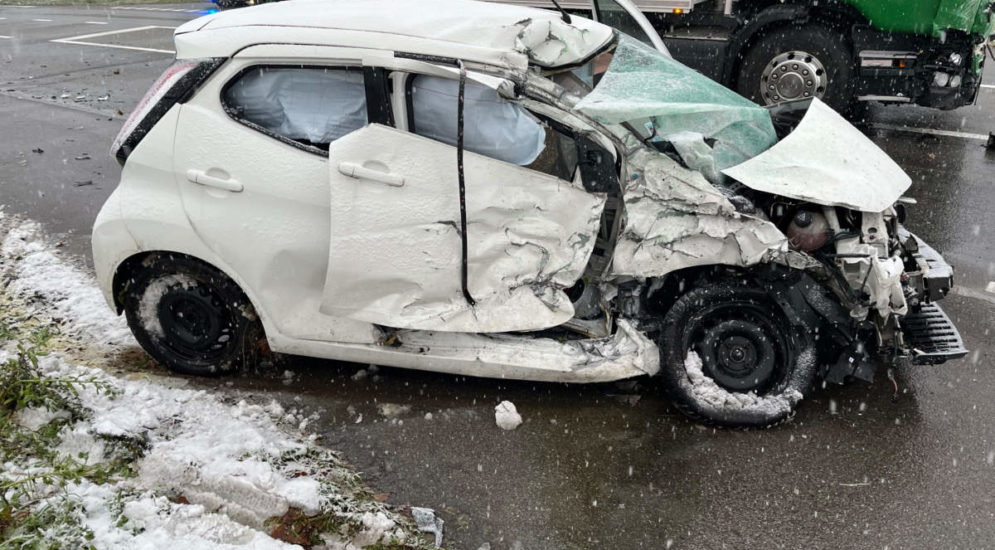 Wuppenau TG: Lastwagen und Auto bei Unfall kollidiert