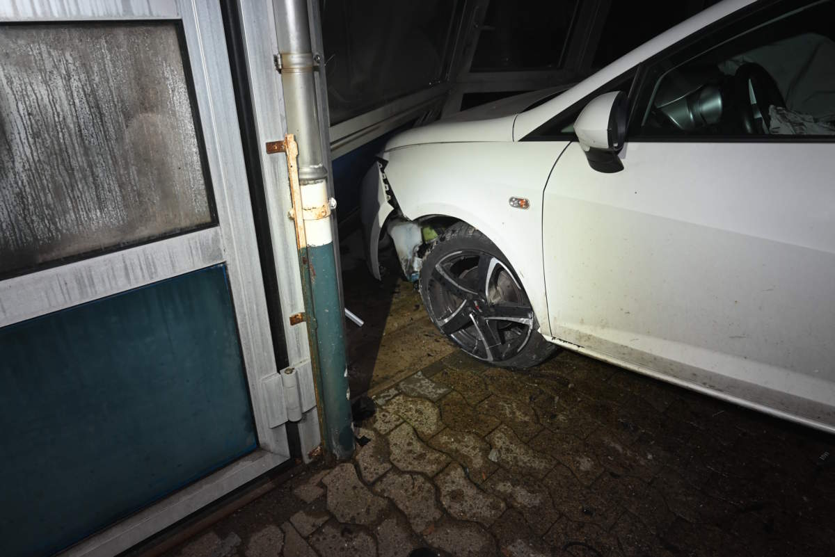 Degersheim SG: Betrunken bei Unfall in Garagentor gecrasht